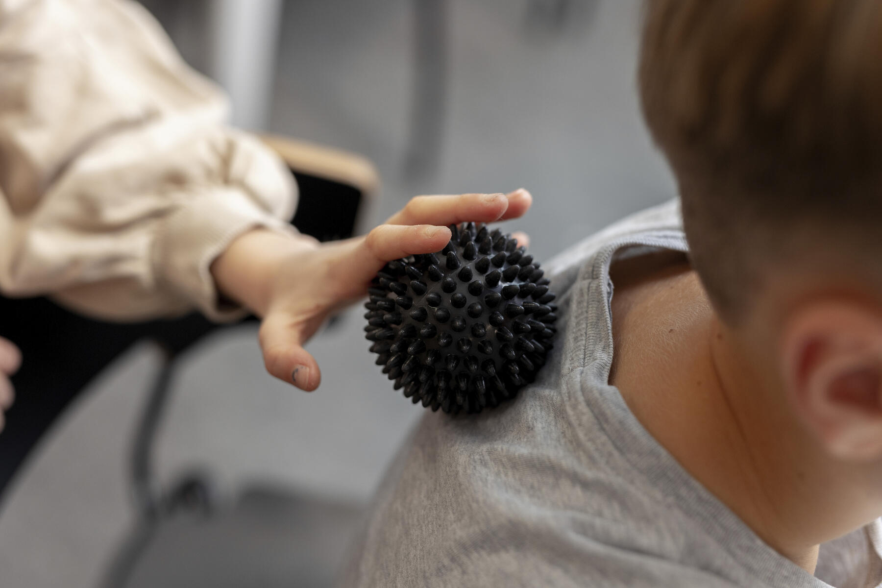 Massasjeball med pigger Ø8 cm - Lekolar Norge